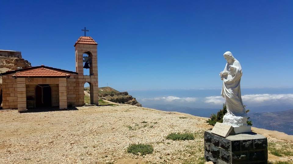 Hike4ad to the highest church in Lebanon. Kniset el Rab - ihjoz